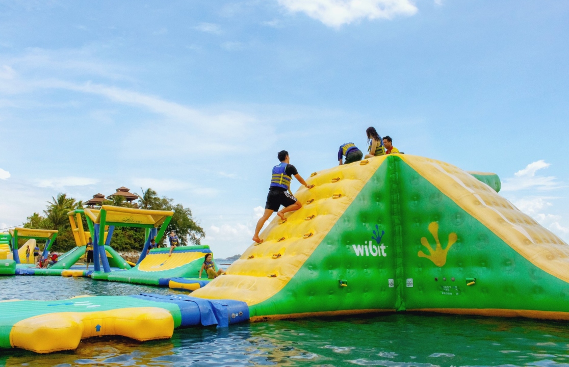 HydroDash | Singapore's Only Floating Aqua Park